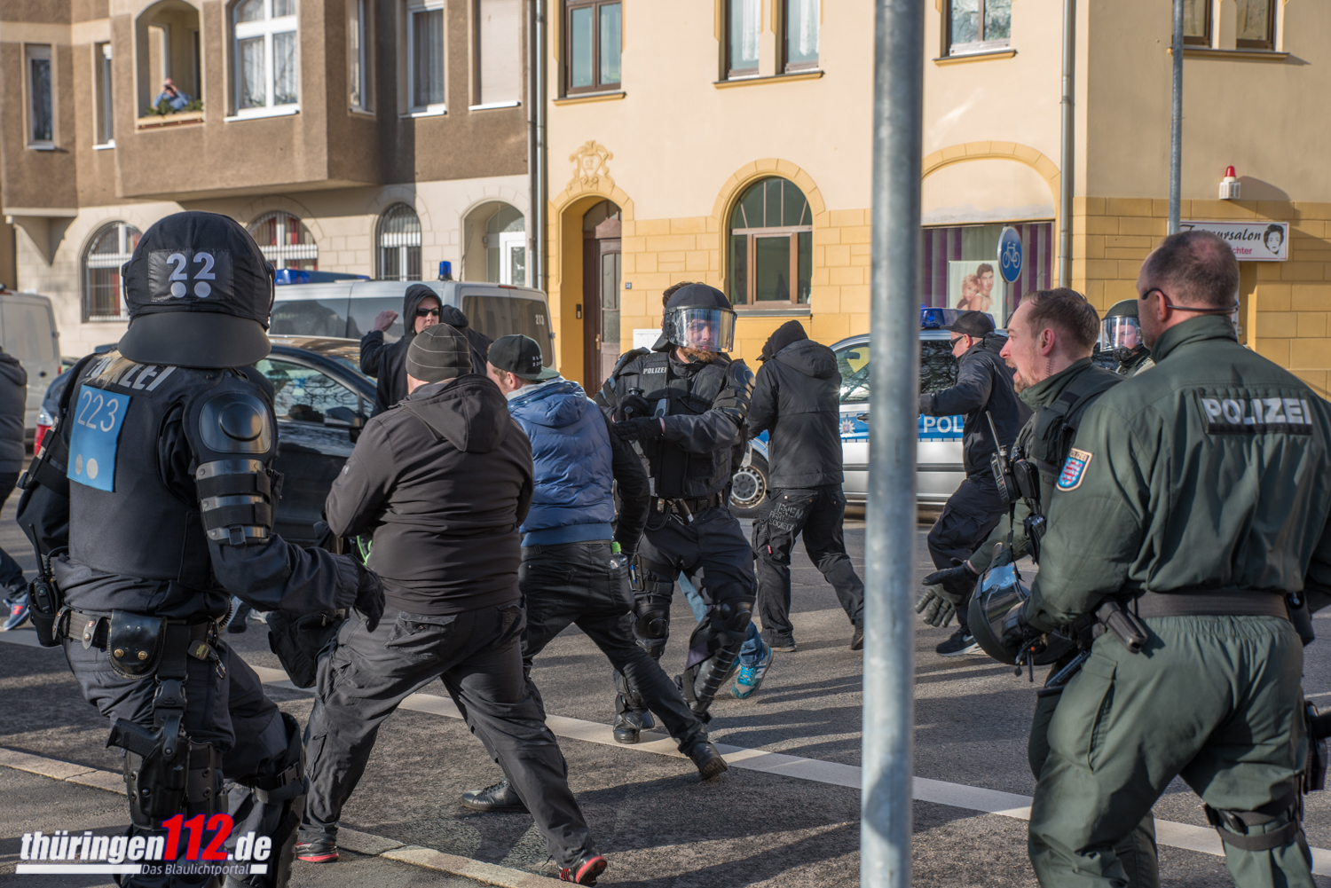 Polizisten bei Nazi-Demo von „Die Rechte" Thüringen in Weimar verletzt ...