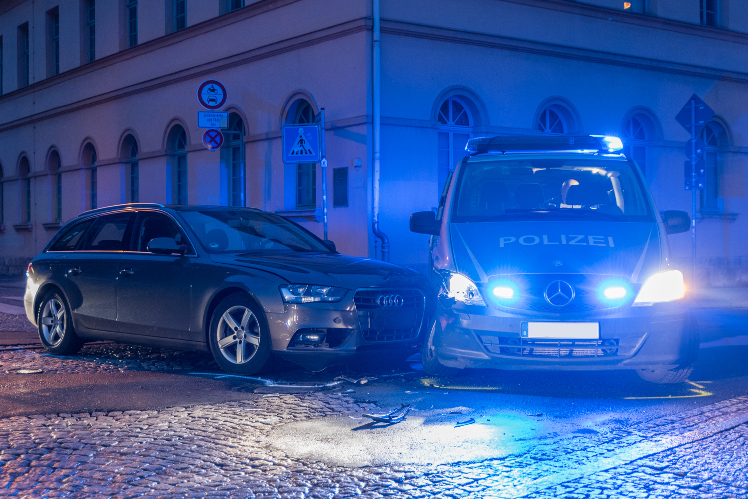 Polizeifahrzeug die Vorfahrt in Weimar genommen - thüringen112.de - Das ...