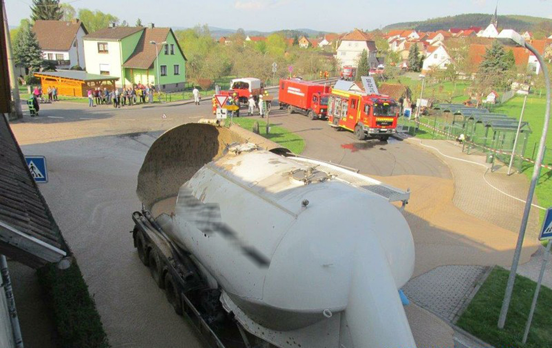 Sattelzugtank mit Essensresten in Schwallungen explodiert ...