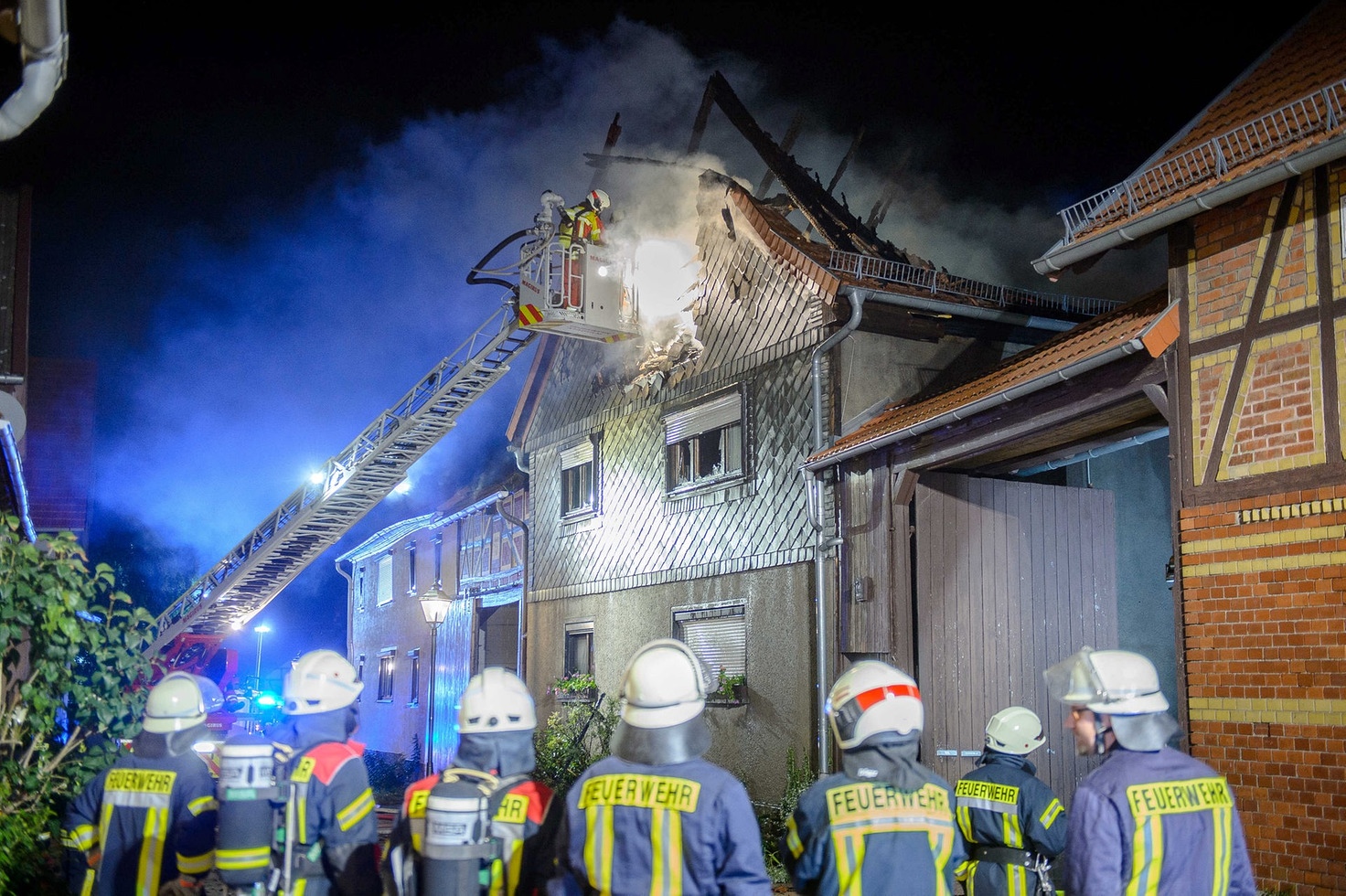 Haus zerstört: Hoher Sachschaden nach Dachstuhlbrand im Ilm-Kreis ...