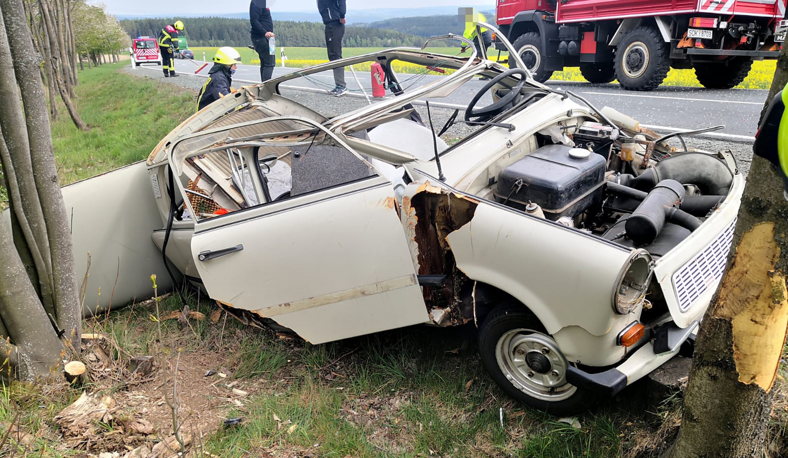 Trabant fährt bei Bad Lobenstein in Gegenverkehr - Fahrer schwer ...