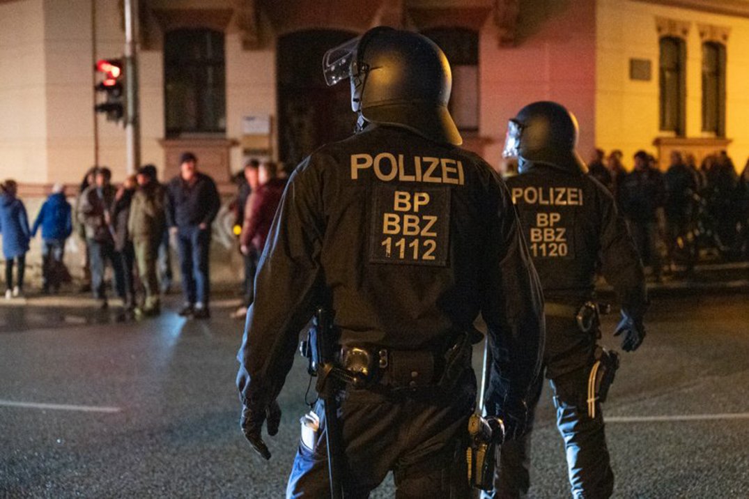 Polizei resümiert die landesweiten Corona-Proteste mit rund 21.000 ...