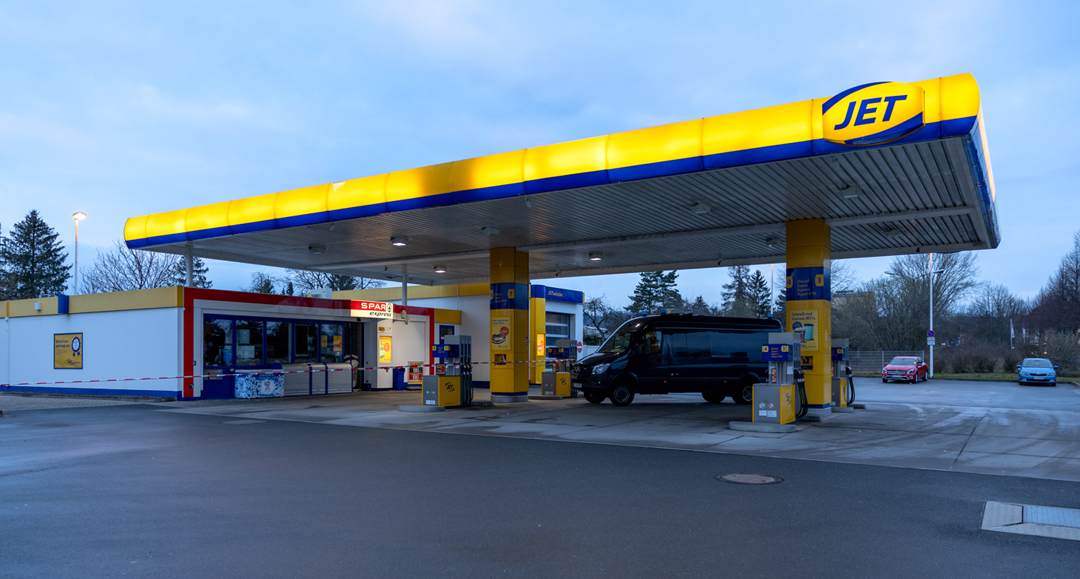 Tankstelle in Weimar wurde Ziel von Einbrechern: Kripo sichert Spuren ...